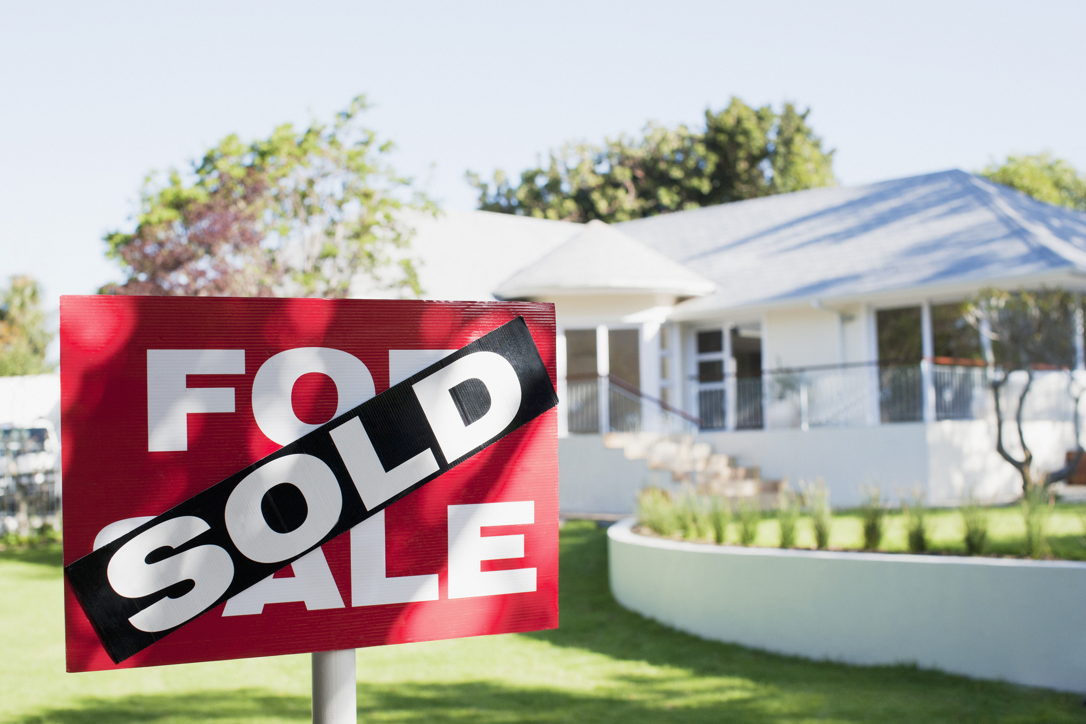Rising rates, fast sales: Why bridging loans are back in focus ...